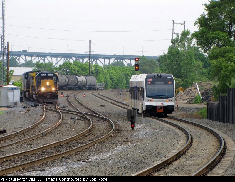 NJT 3516 and CSX 8132